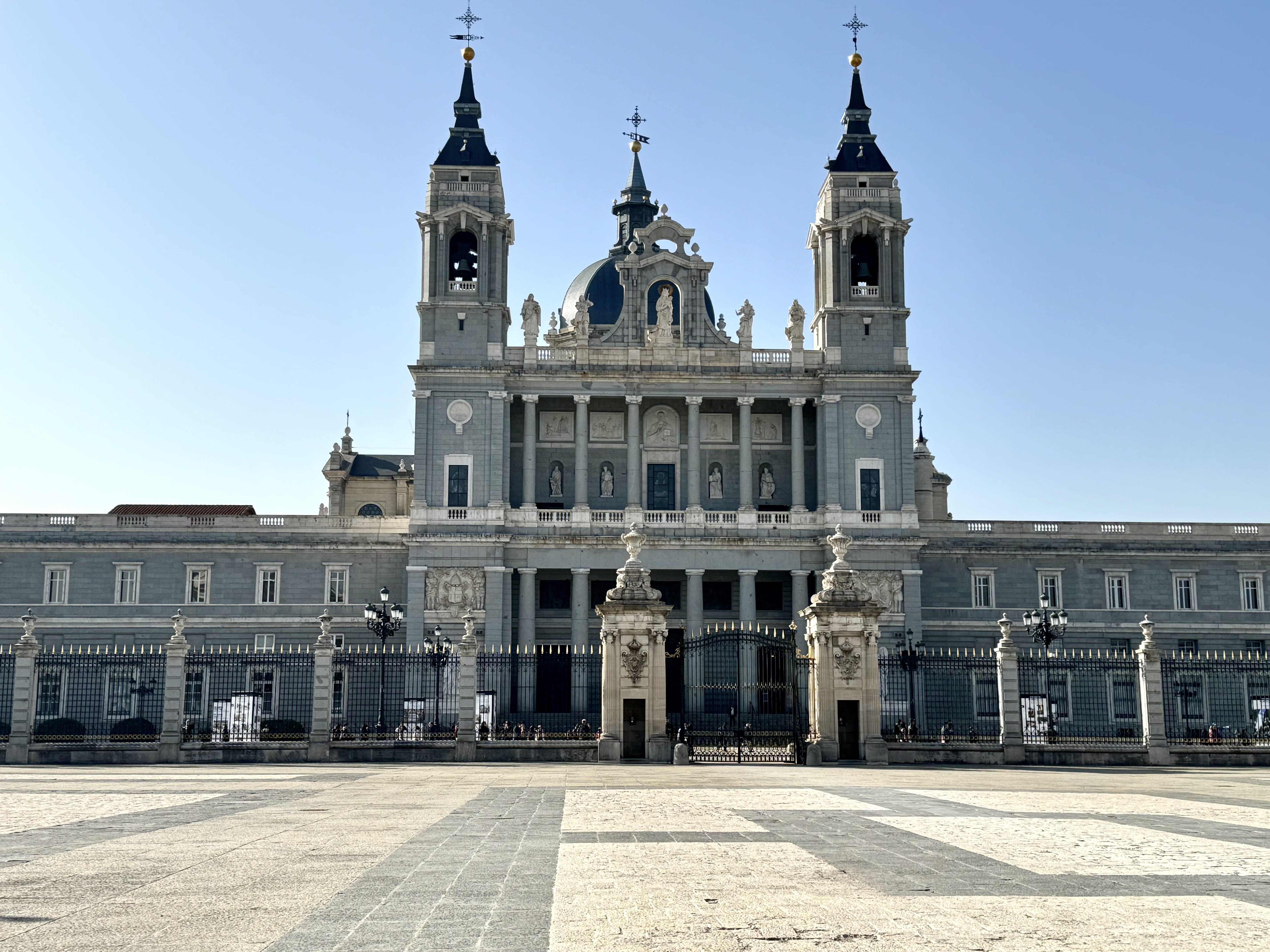 Guide To Madrid's Almudena Cathedral - The Geographical Cure